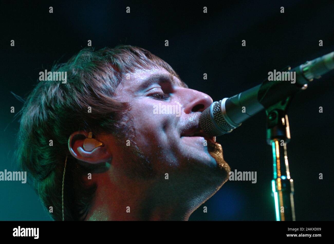 Liam gallagher 2002 hi-res stock photography and images - Alamy