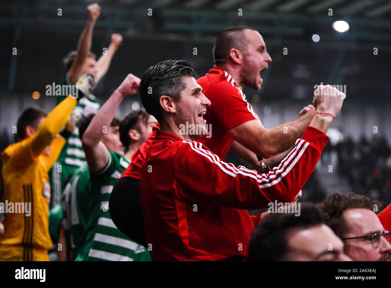 coach Patrick Jovanovic (Rapid Wien) cheers in the final. GES / Fussball / Mercedes-Benz ...