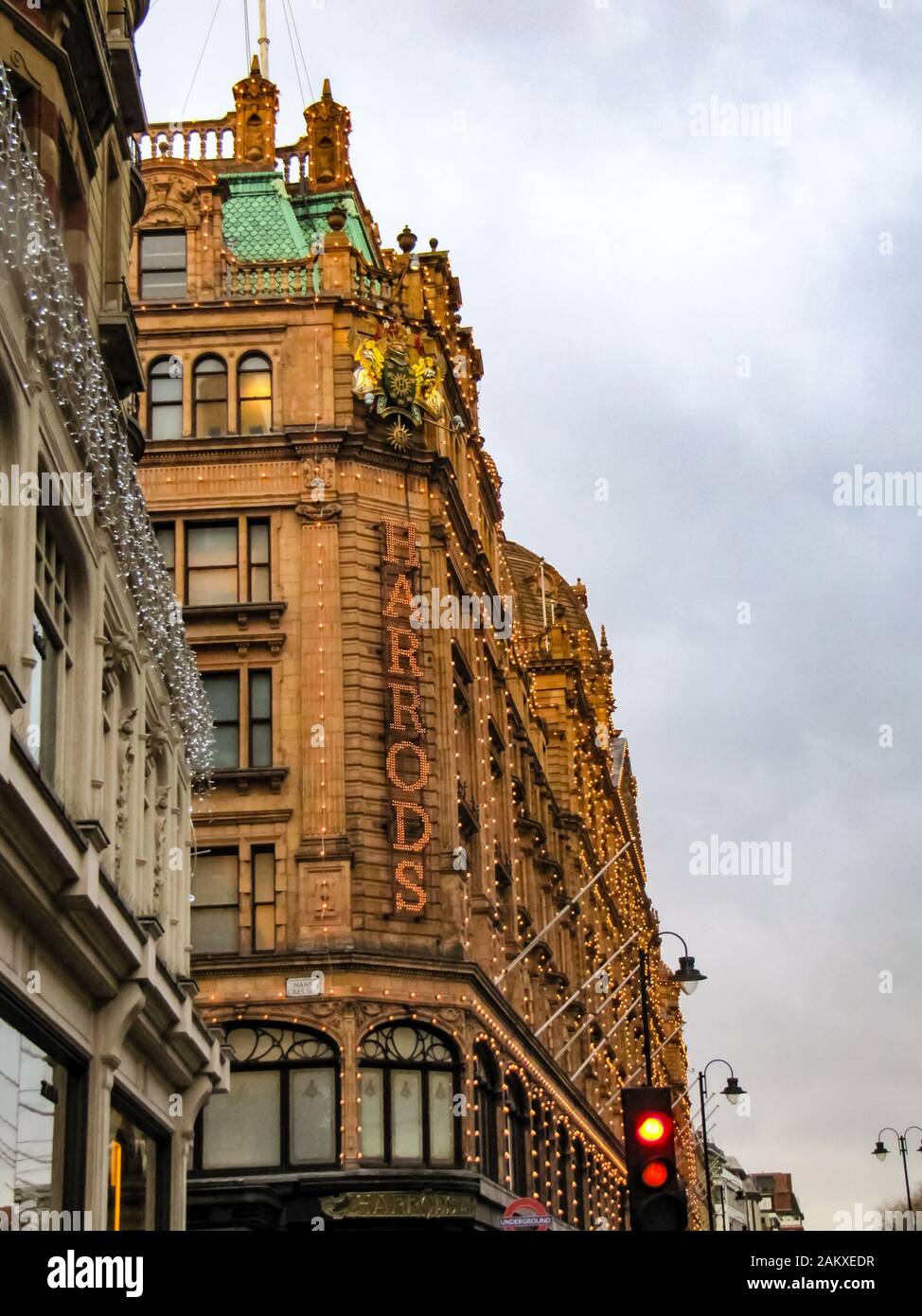 London underground sign harrods knightsbridge hi-res stock photography ...
