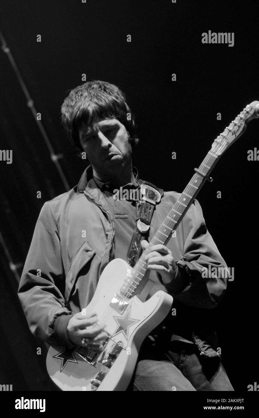 Oasis gallagher brothers Black and White Stock Photos & Images - Alamy