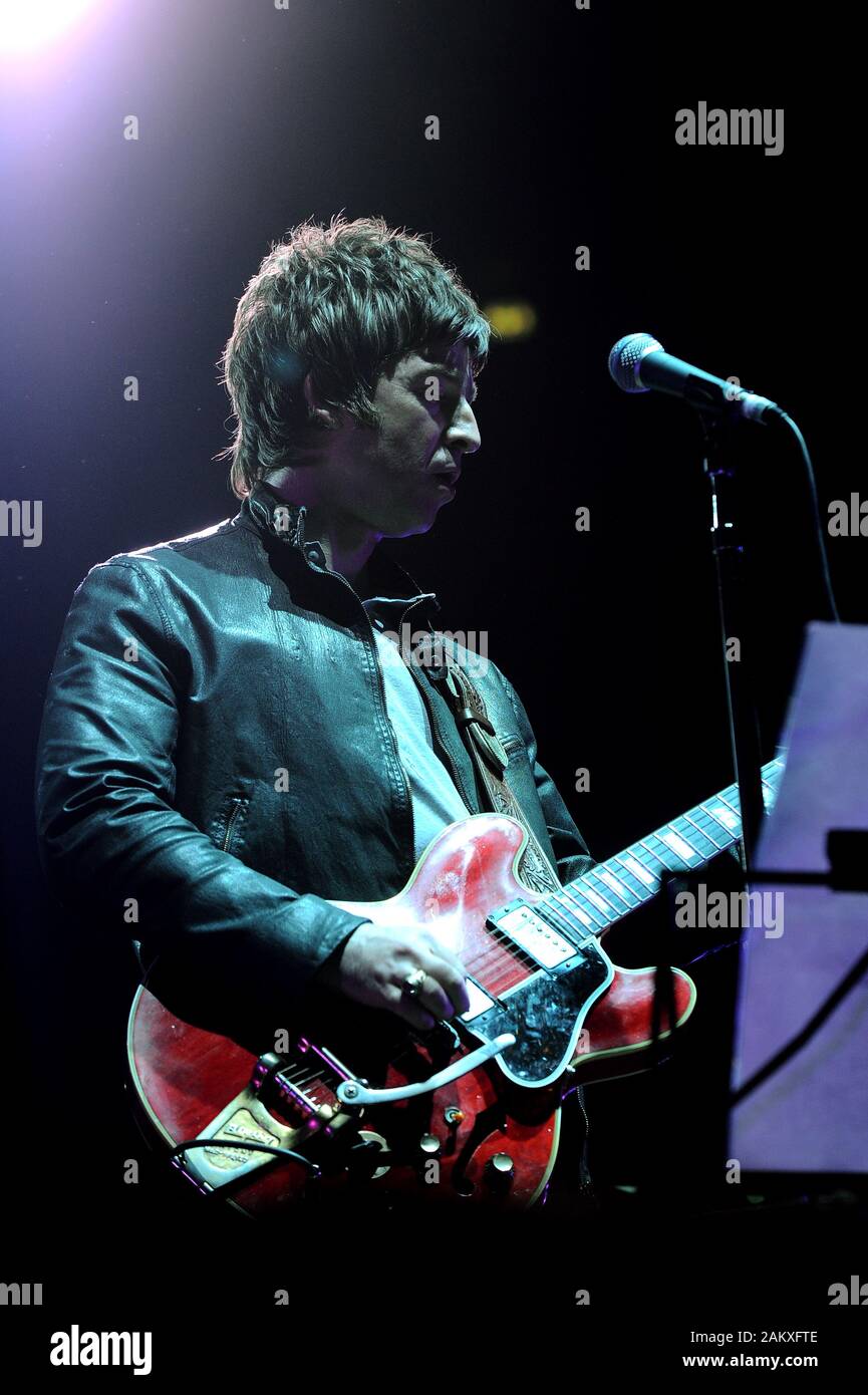 Gem archer with guitar hi-res stock photography and images - Alamy