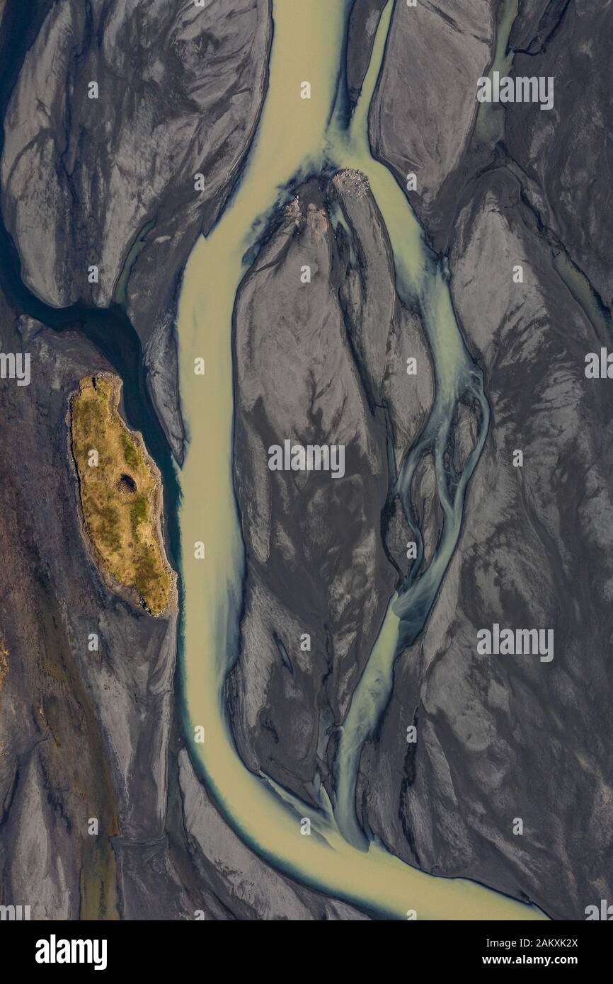 Aerial view of patterns of Icelandic rivers flowing into the ocean ...
