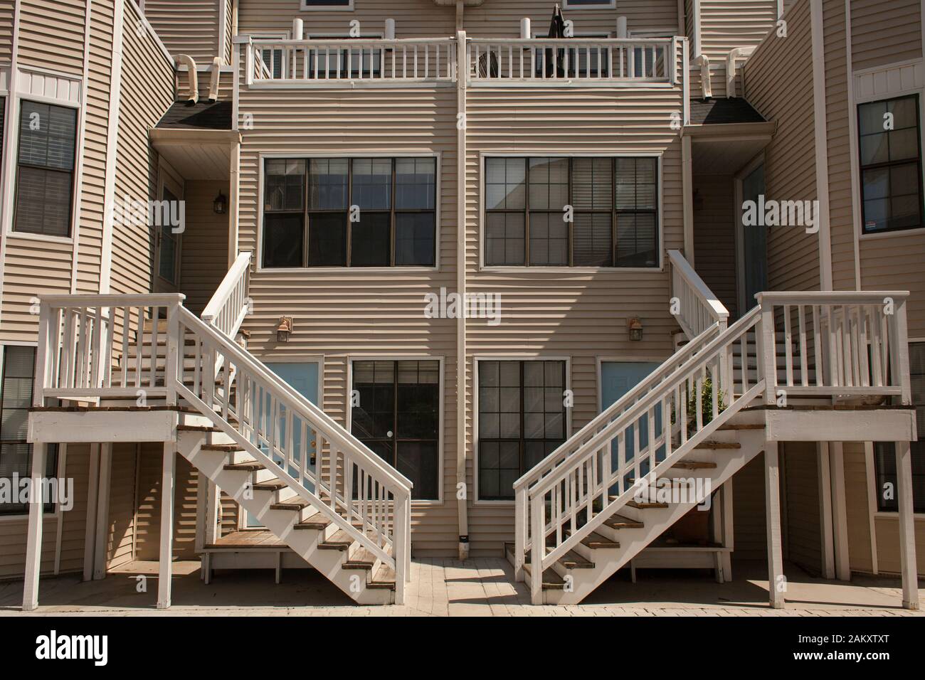 Courtyard atlanta midtown exterior hi-res stock photography and images ...