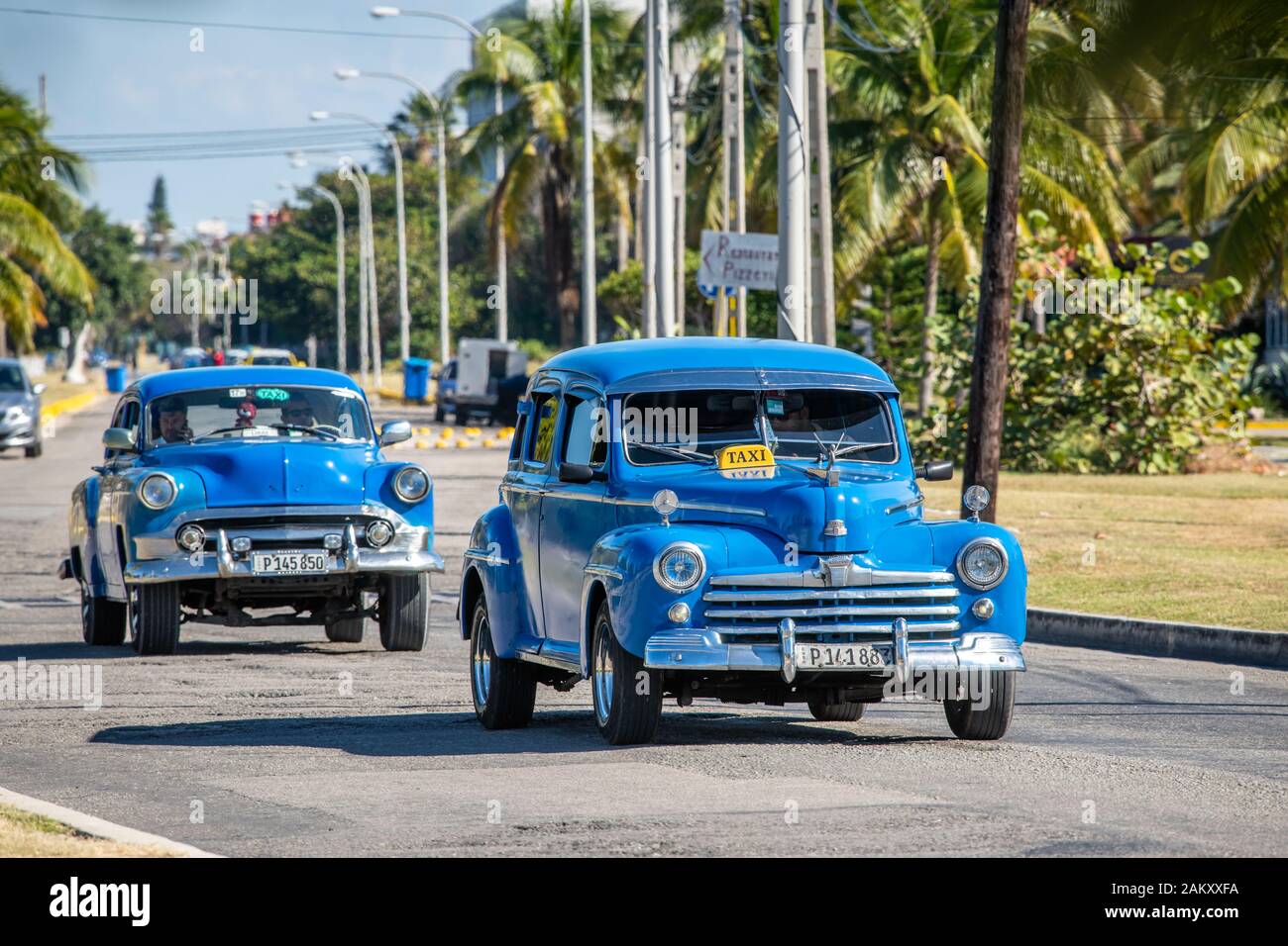 Colorful classic American cars from the 1950s , Havana, CubaColorful ...