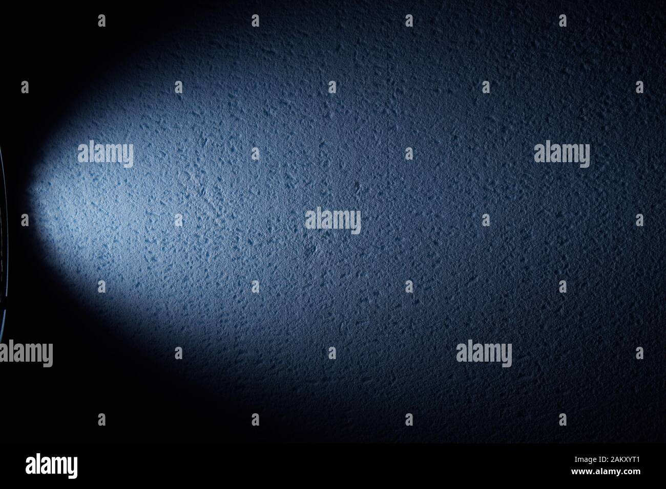 Gray ray of light on textural background Stock Photo - Alamy