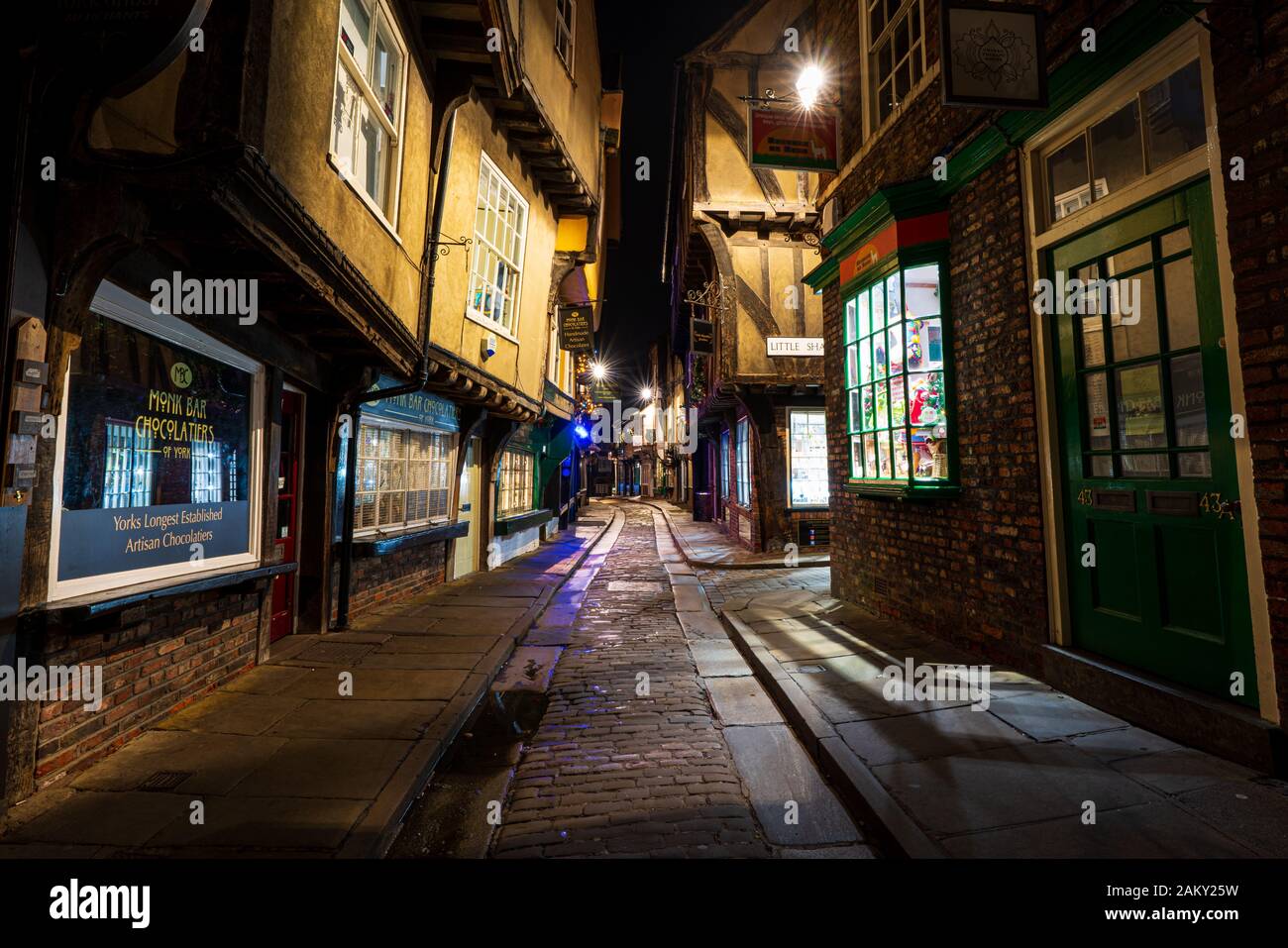Shambles christmas york yorkshire england hi-res stock photography and ...