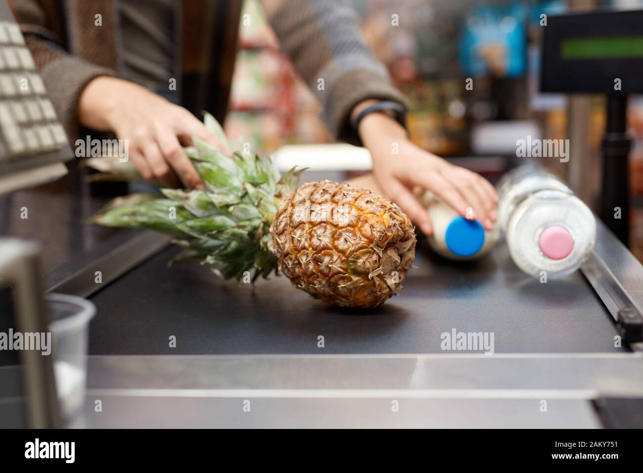 Girl bring water hi-res stock photography and images - Alamy