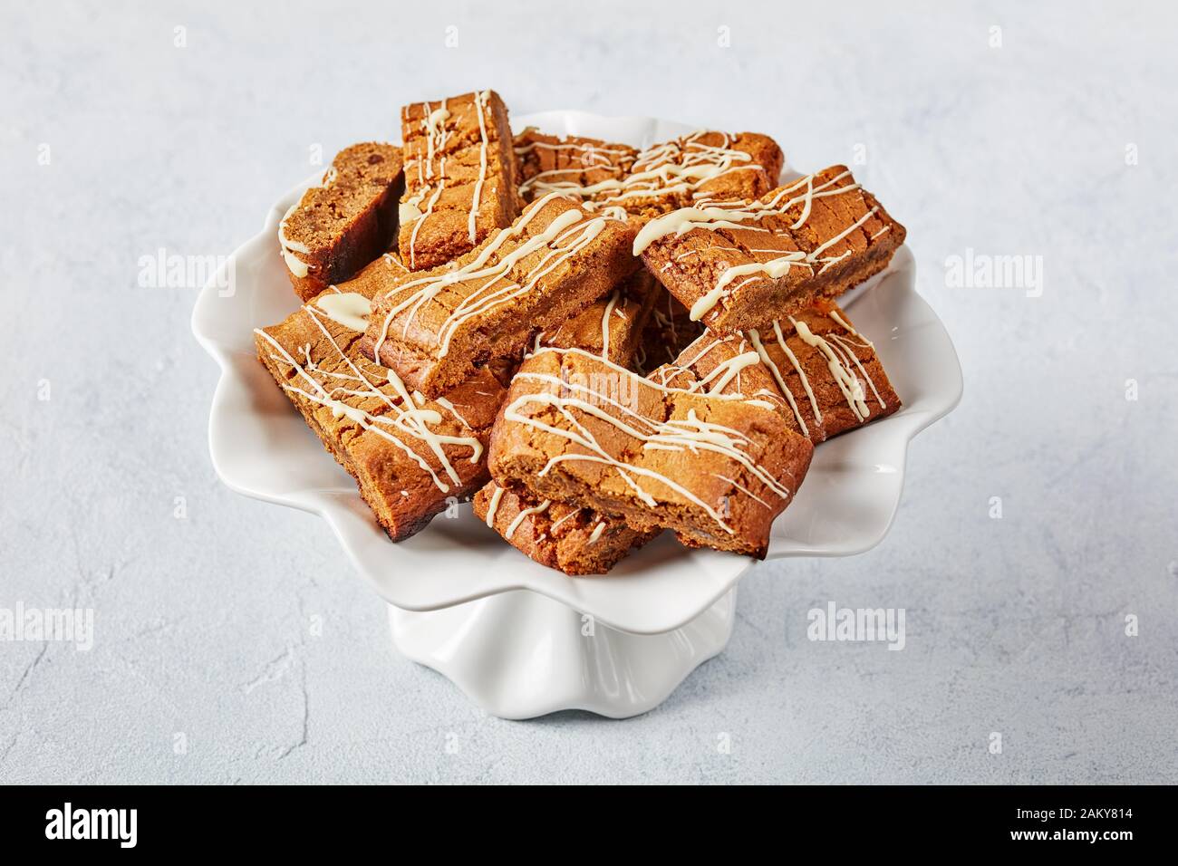 Old chocolate bars hi-res stock photography and images - Alamy