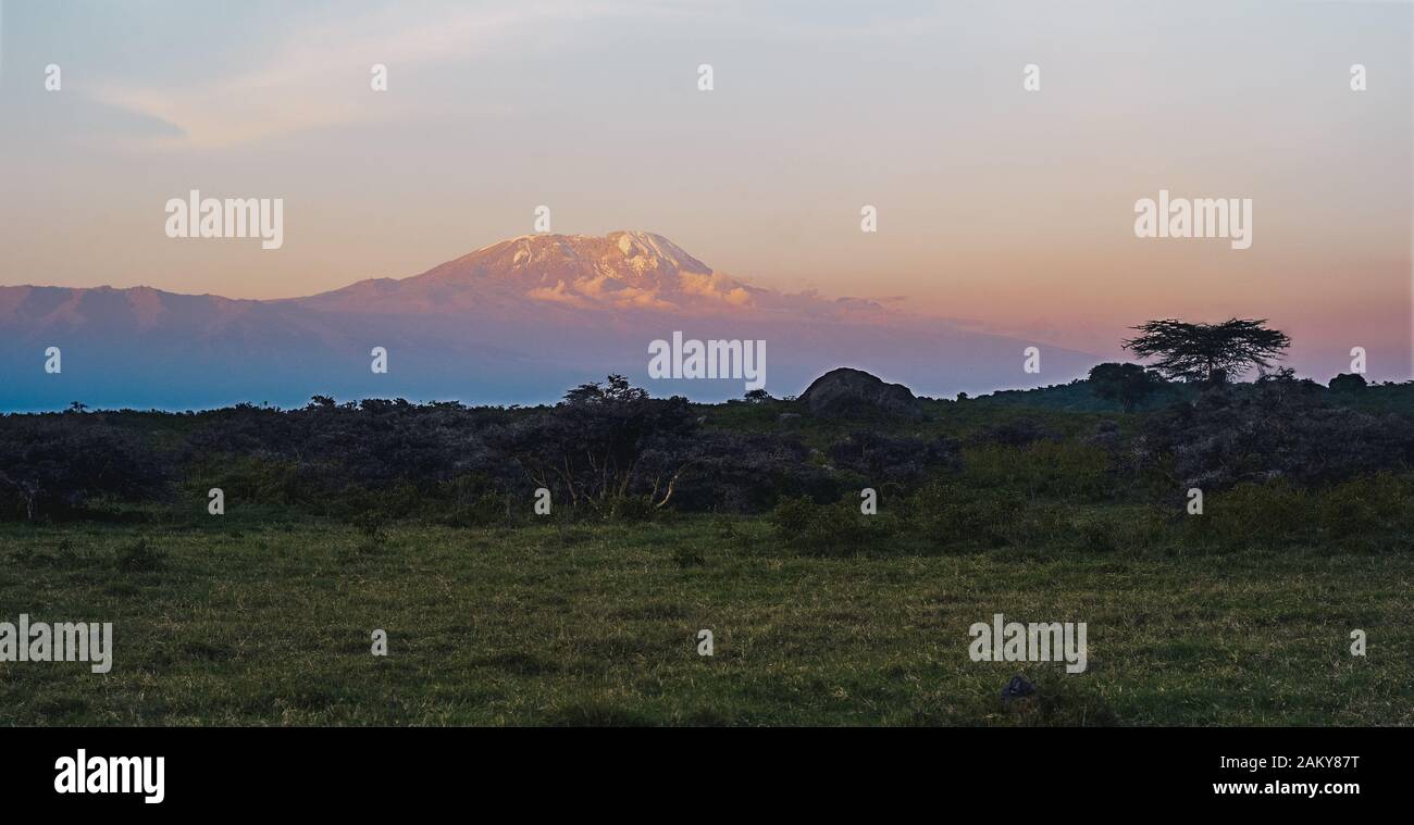 Glacier on top mount kilimanjaro hi-res stock photography and images ...
