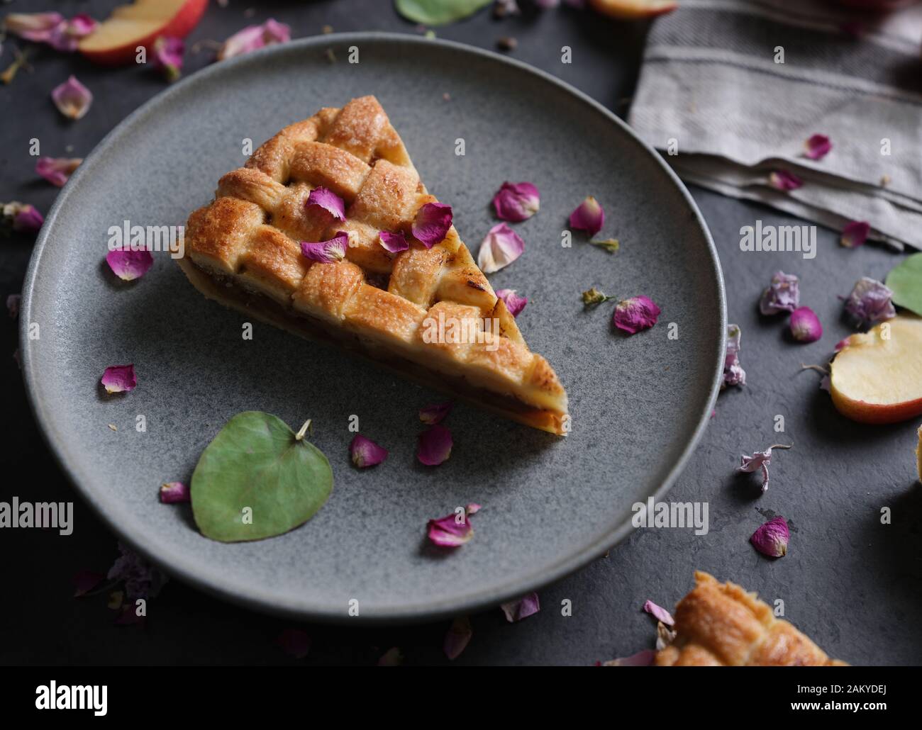 Cook cut piece apple pie hi-res stock photography and images - Alamy