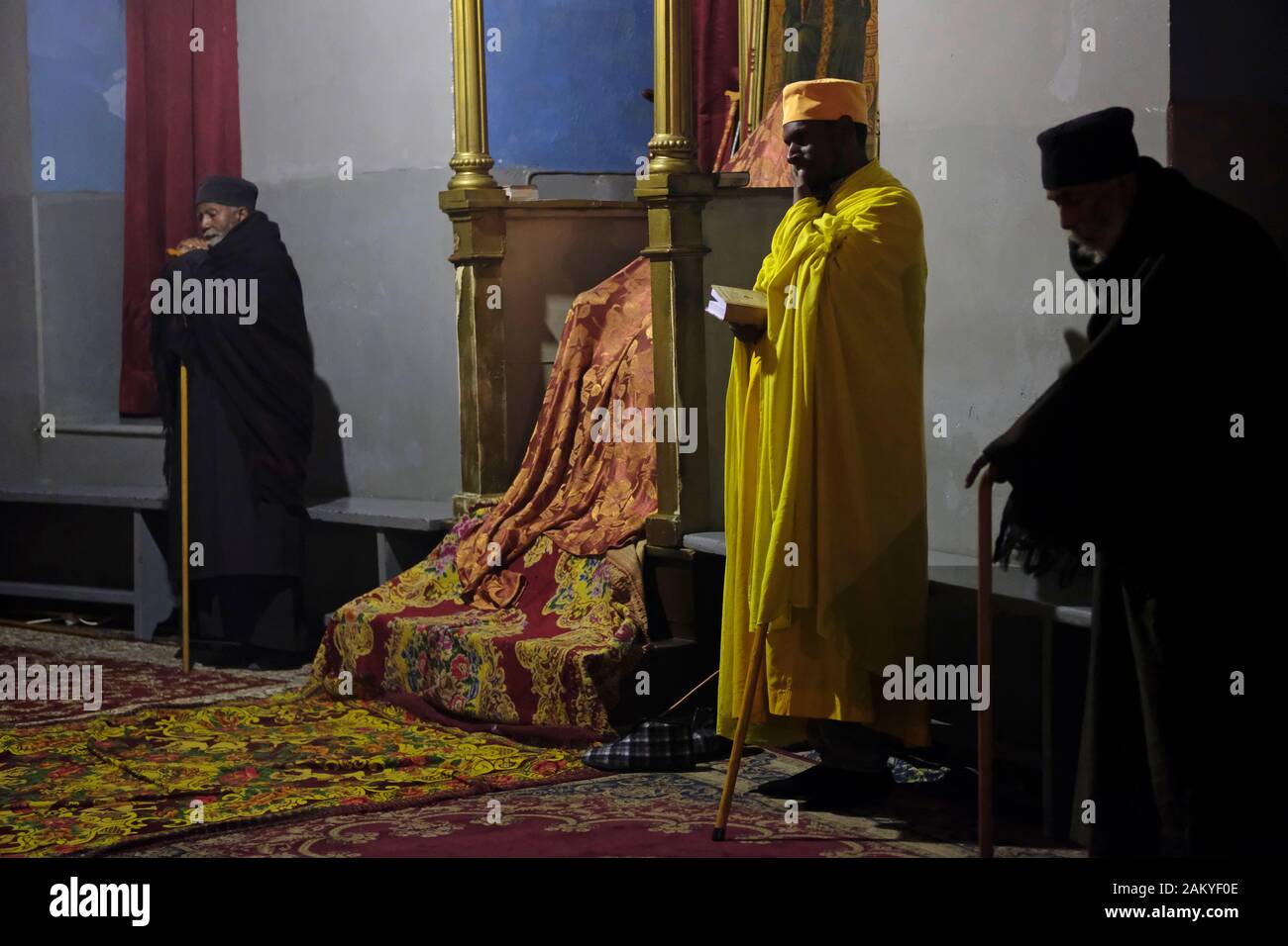 Christian monks praying hi-res stock photography and images - Alamy