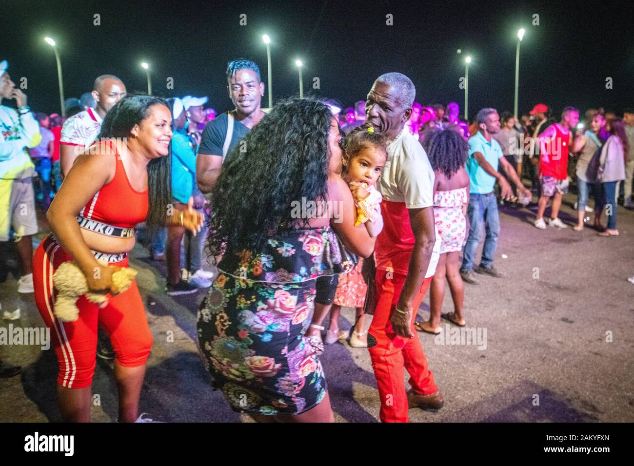 Nightlife gathering hi-res stock photography and images - Alamy