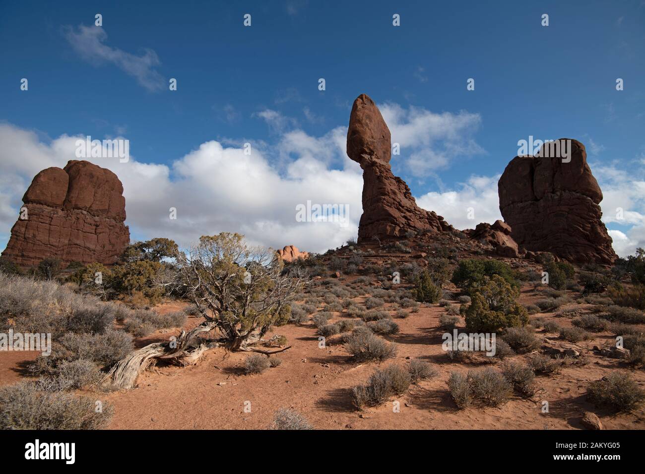 Balanced Rock, Arches National Park, Moab, Utah, USA Stock Photo - Alamy