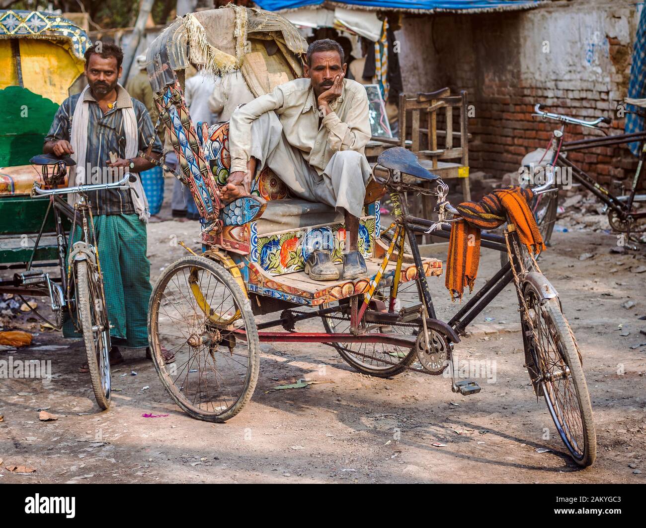 Cycle rickshaw drivers waiting for clients on the streets of New Delhi ...