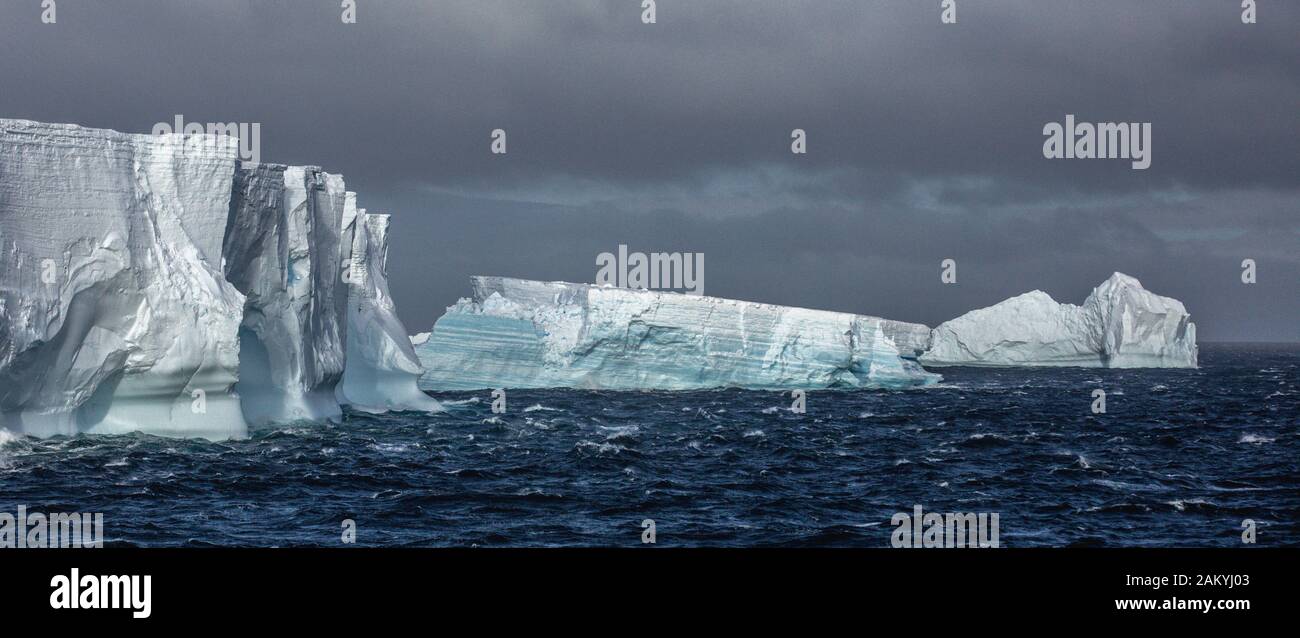 Iceberg ice floe in ocean hi-res stock photography and images - Alamy