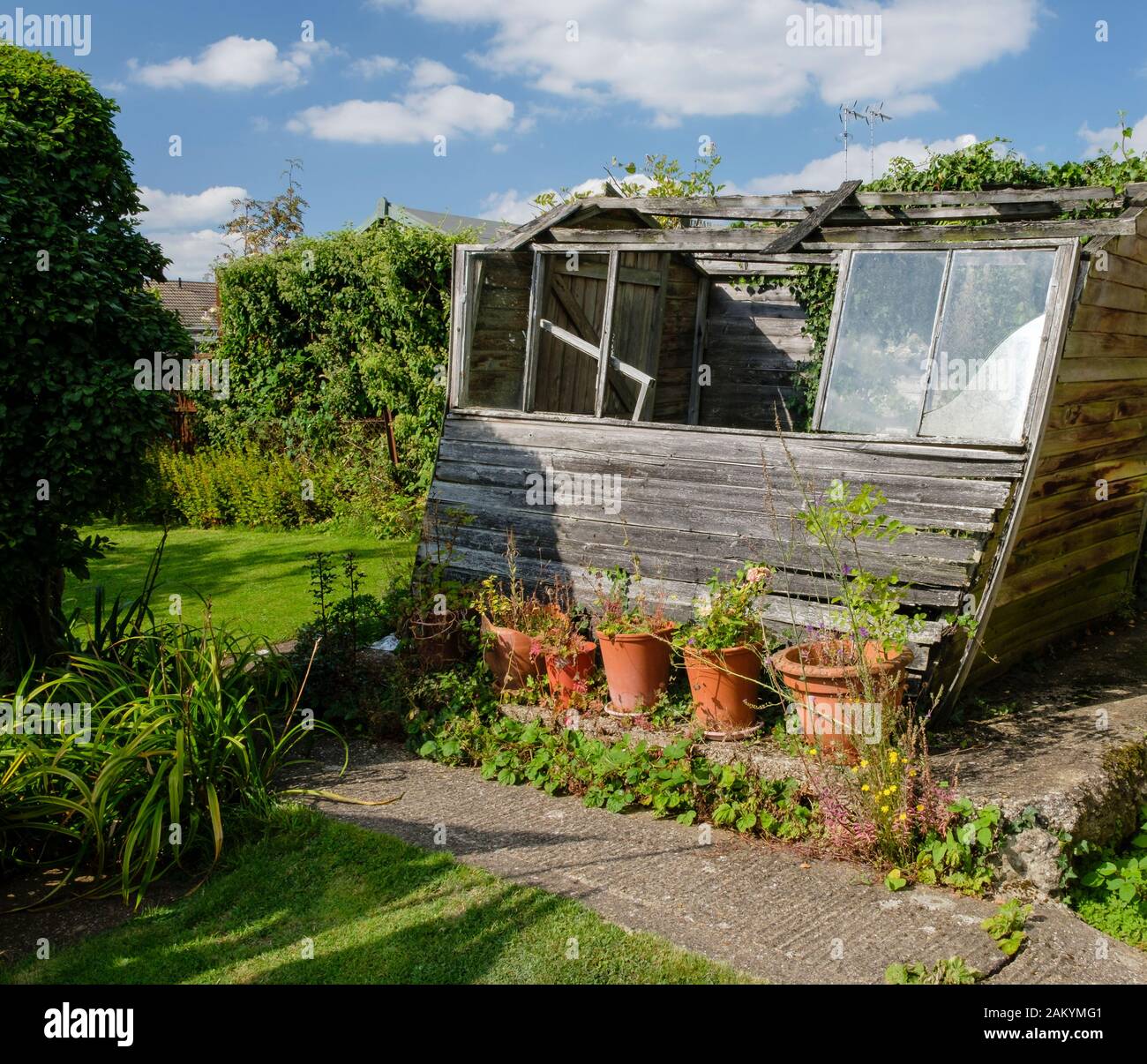 Shed falling down hi-res stock photography and images - Alamy
