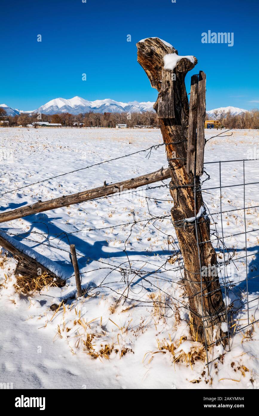 Rocky fences hi-res stock photography and images - Alamy