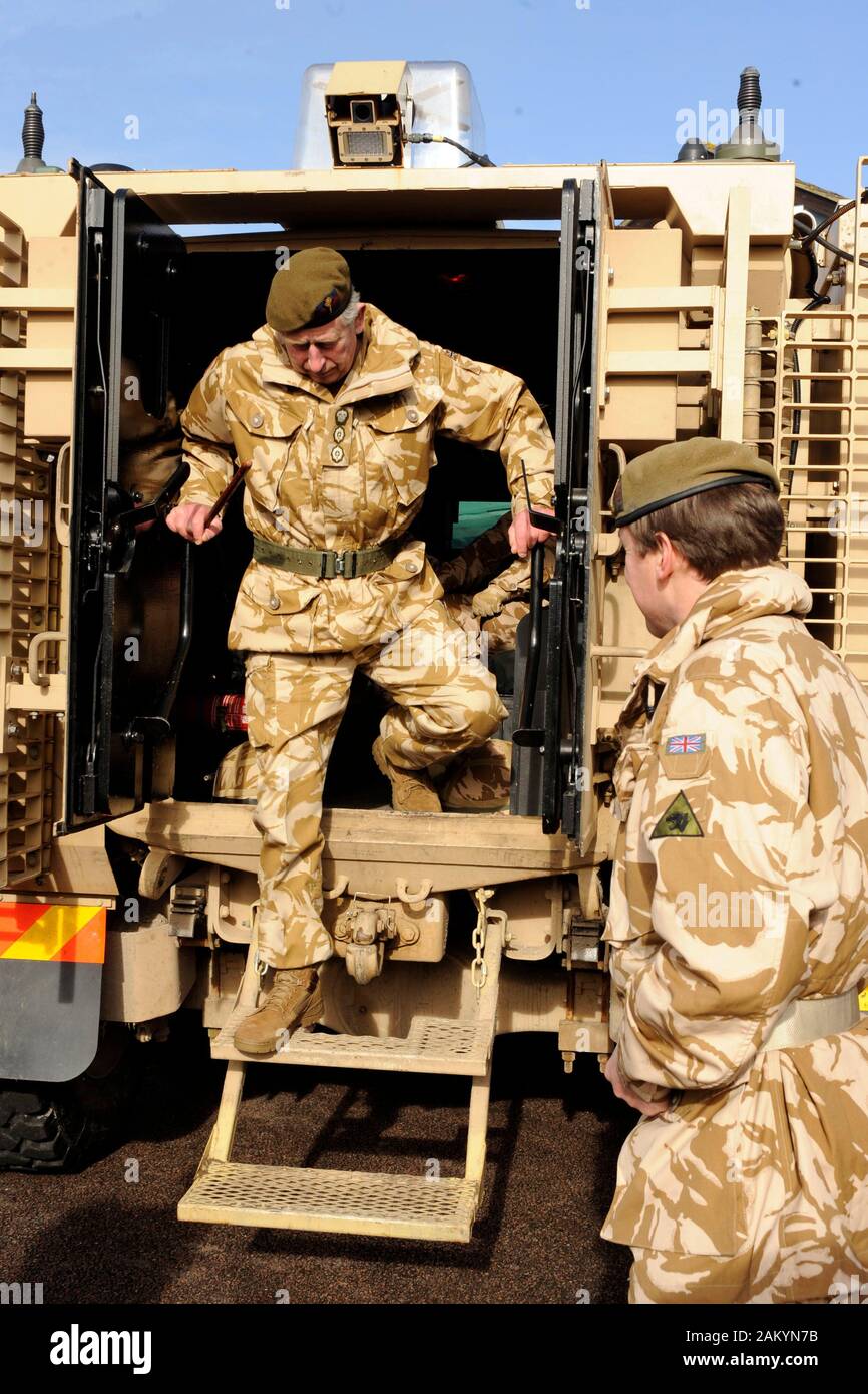 Military squaddies with guns hi-res stock photography and images - Alamy