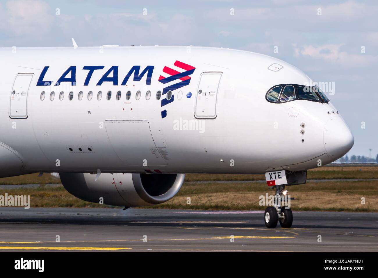 Latam airlines airbus a350 hi-res stock photography and images - Alamy