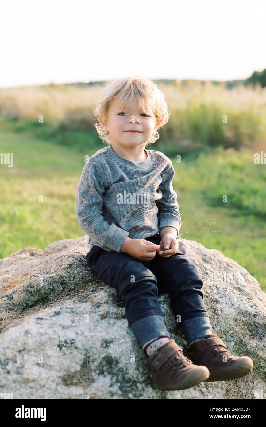 Big rock face hi-res stock photography and images - Alamy