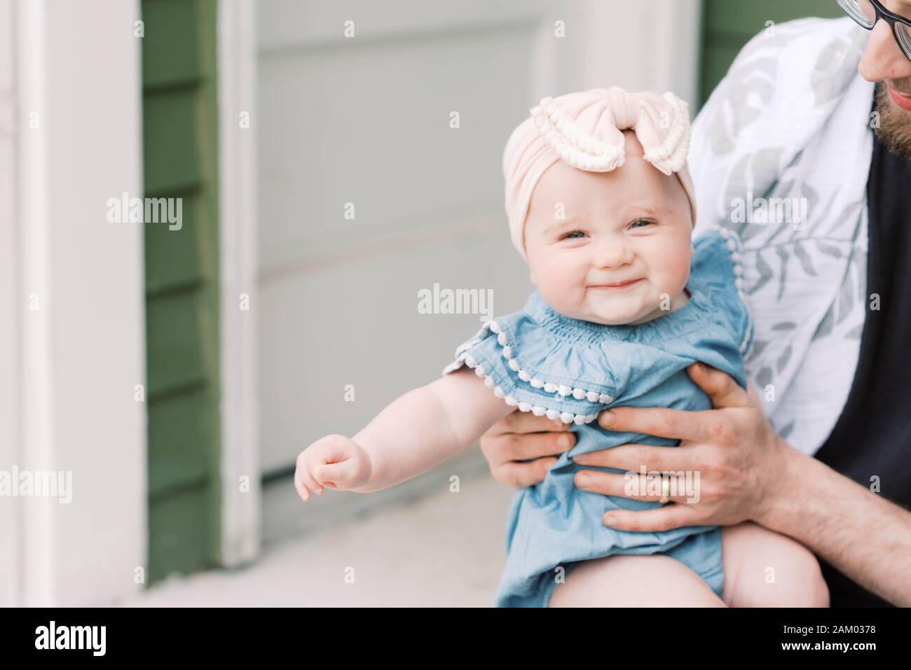 Dad and little baby hi-res stock photography and images - Alamy