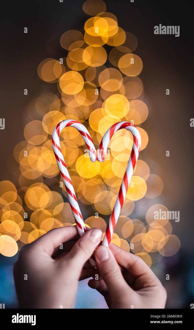 Hand holding candy hi-res stock photography and images - Alamy