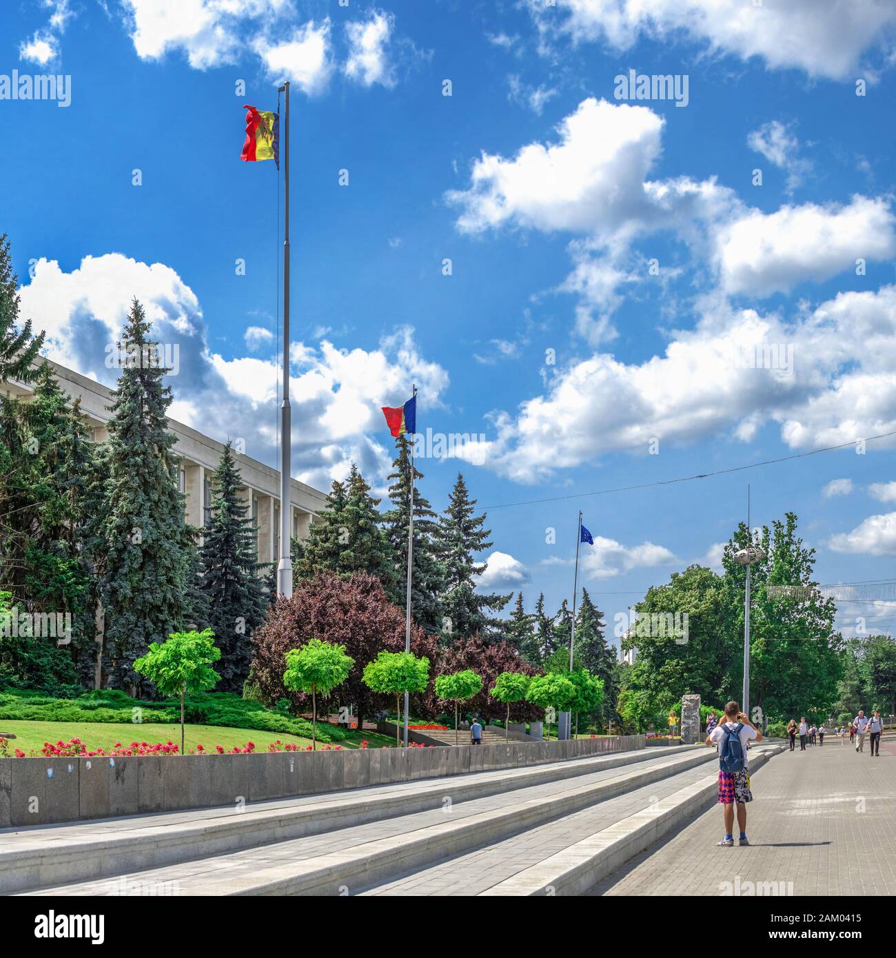 Stefan cel mare avenue and arch of triumph hi-res stock photography and ...