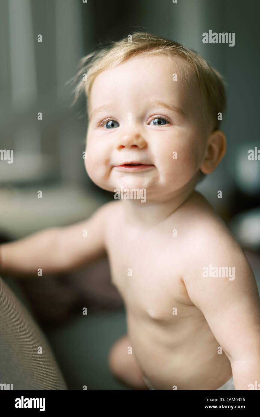 Staring curiously hi-res stock photography and images - Alamy
