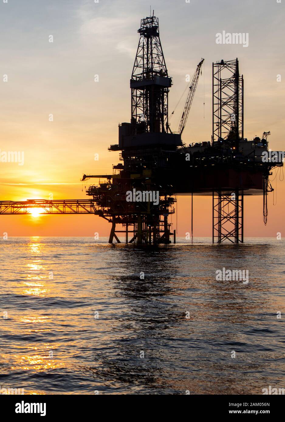 Offshore platform, drill pipe hi-res stock photography and images - Alamy