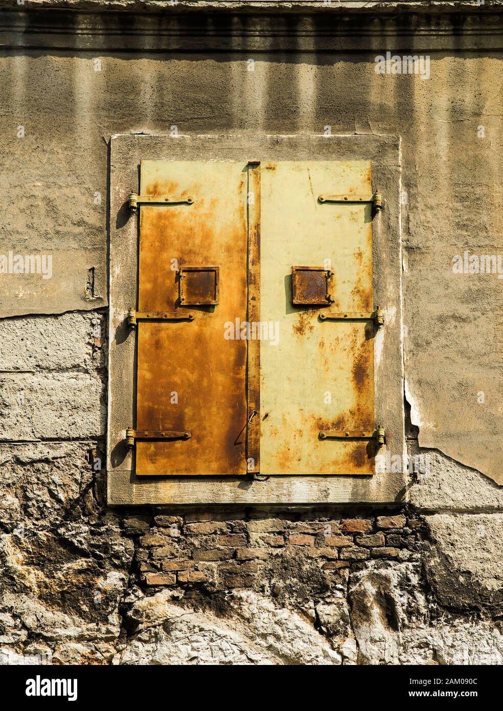 Metal window cover hi-res stock photography and images - Alamy