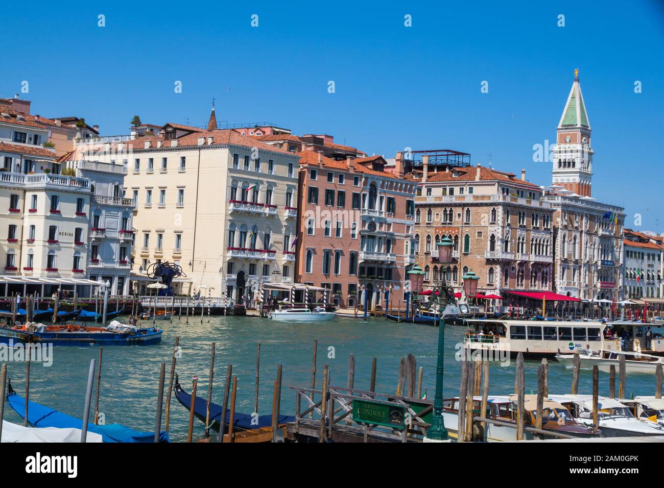 Famous grand canal gondolas hi-res stock photography and images - Alamy