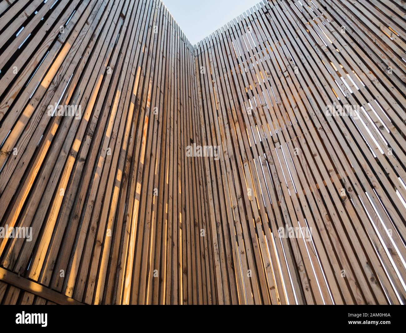 Overlapping wooden slats hi-res stock photography and images - Alamy