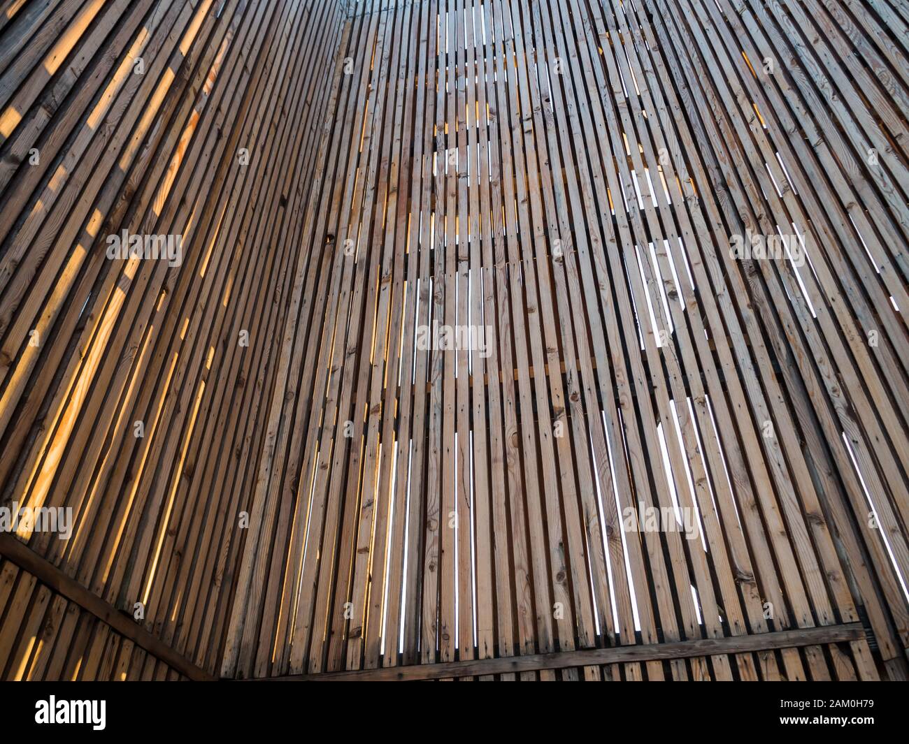 Overlapping wooden slats hi-res stock photography and images - Alamy