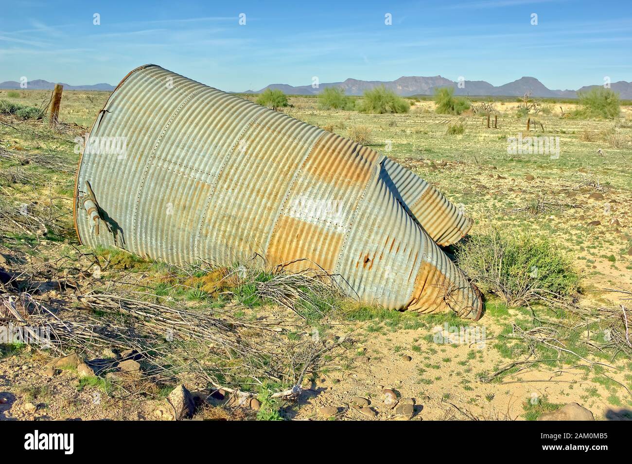 Abandoned tank desert landscape hi-res stock photography and images - Alamy