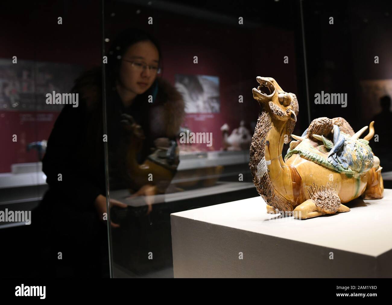 Glazed pottery displays hi-res stock photography and images - Alamy