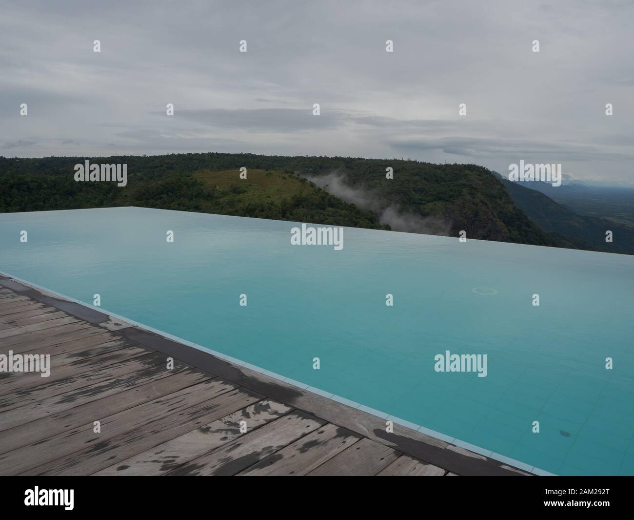 Borderless infinity pool hi-res stock photography and images - Alamy