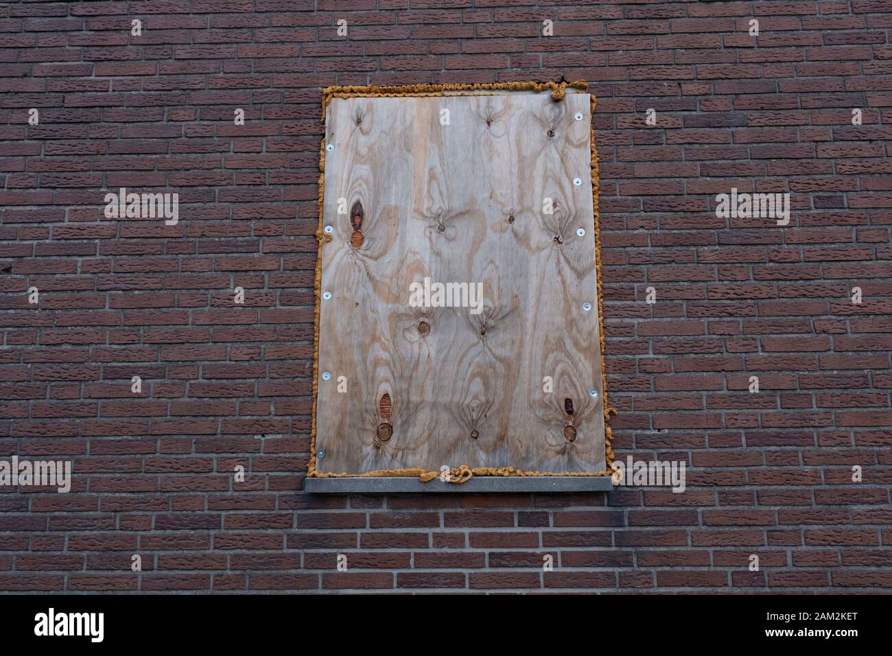 Empty wooden notice board on brick wall Stock Photo - Alamy