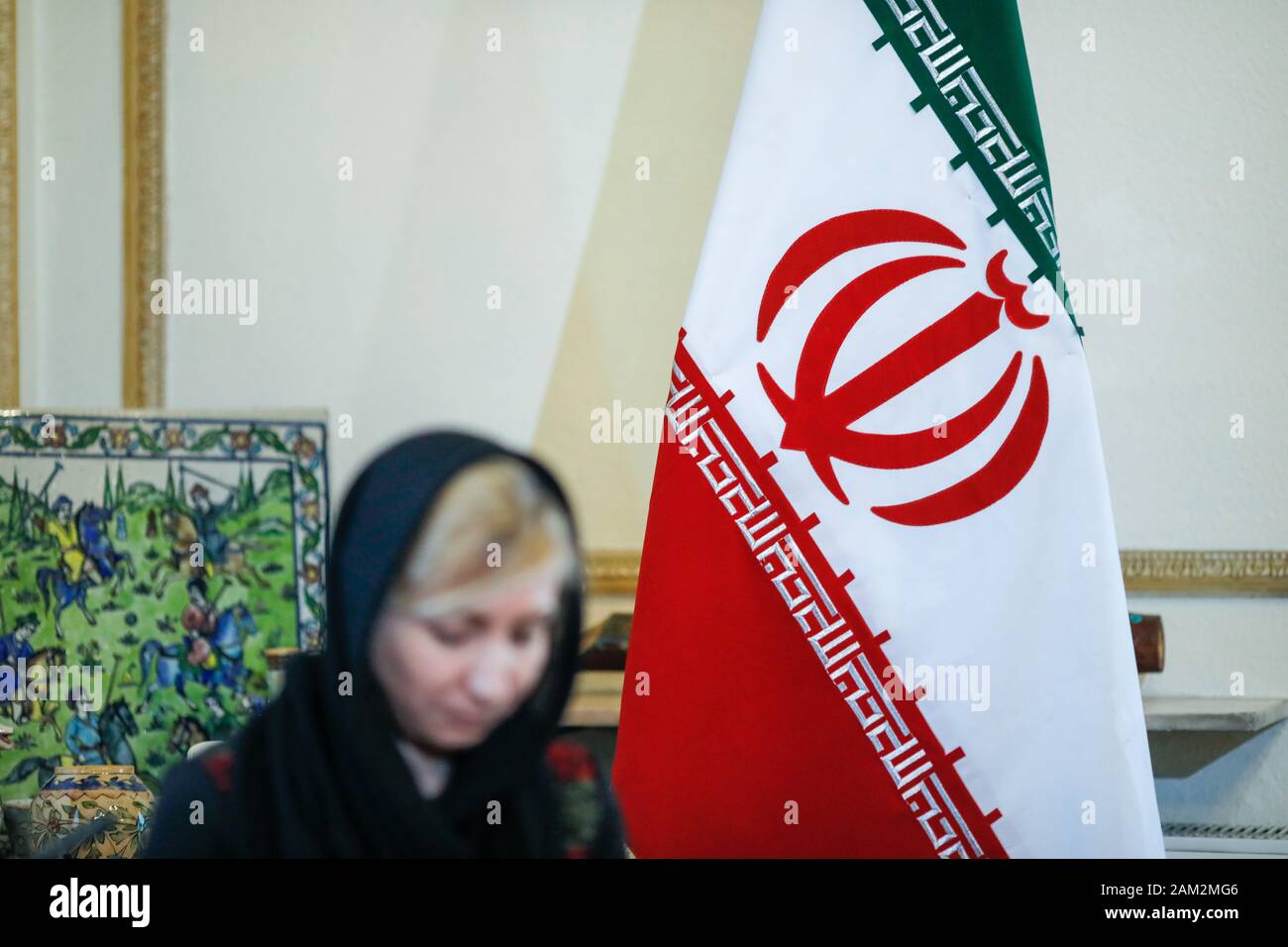 Woman wearing iranian flag hi-res stock photography and images - Alamy