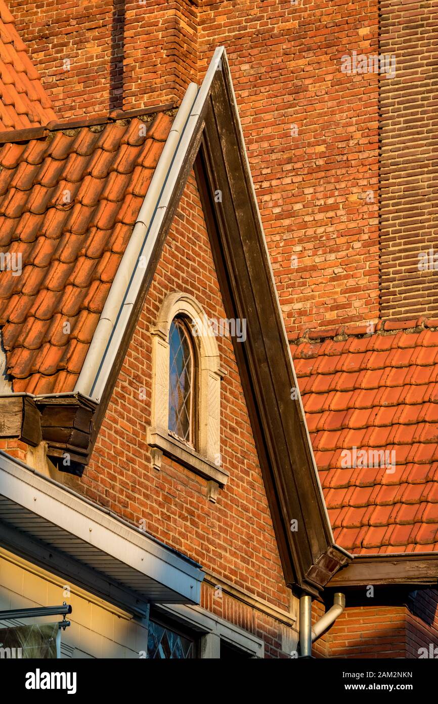 Residential building triangle hi-res stock photography and images - Alamy