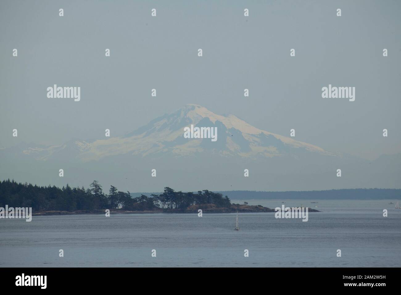 View of mount baker from canada hi-res stock photography and images - Alamy