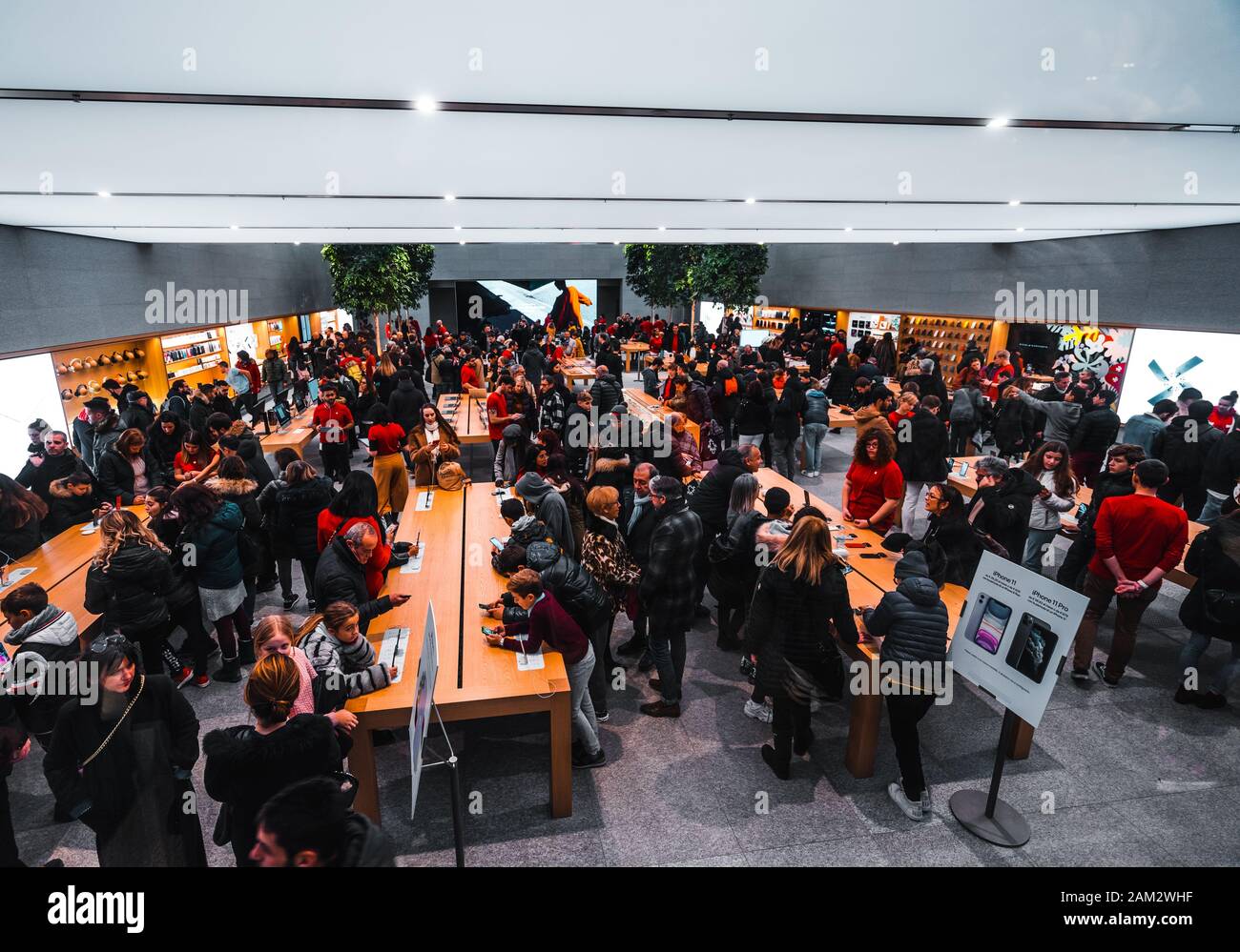 The new Apple store in Piazza liberty, Milano Stock Photo - Alamy