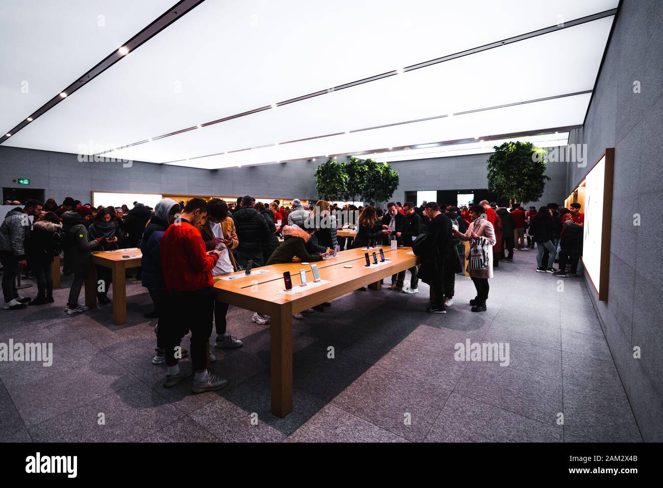 The new Apple store in Piazza liberty, Milano Stock Photo - Alamy
