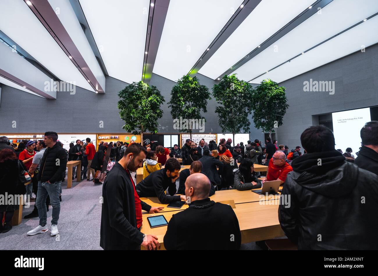 The new Apple store in Piazza liberty, Milano Stock Photo - Alamy