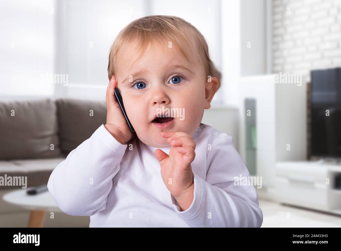 Child smartphone learning hi-res stock photography and images - Alamy