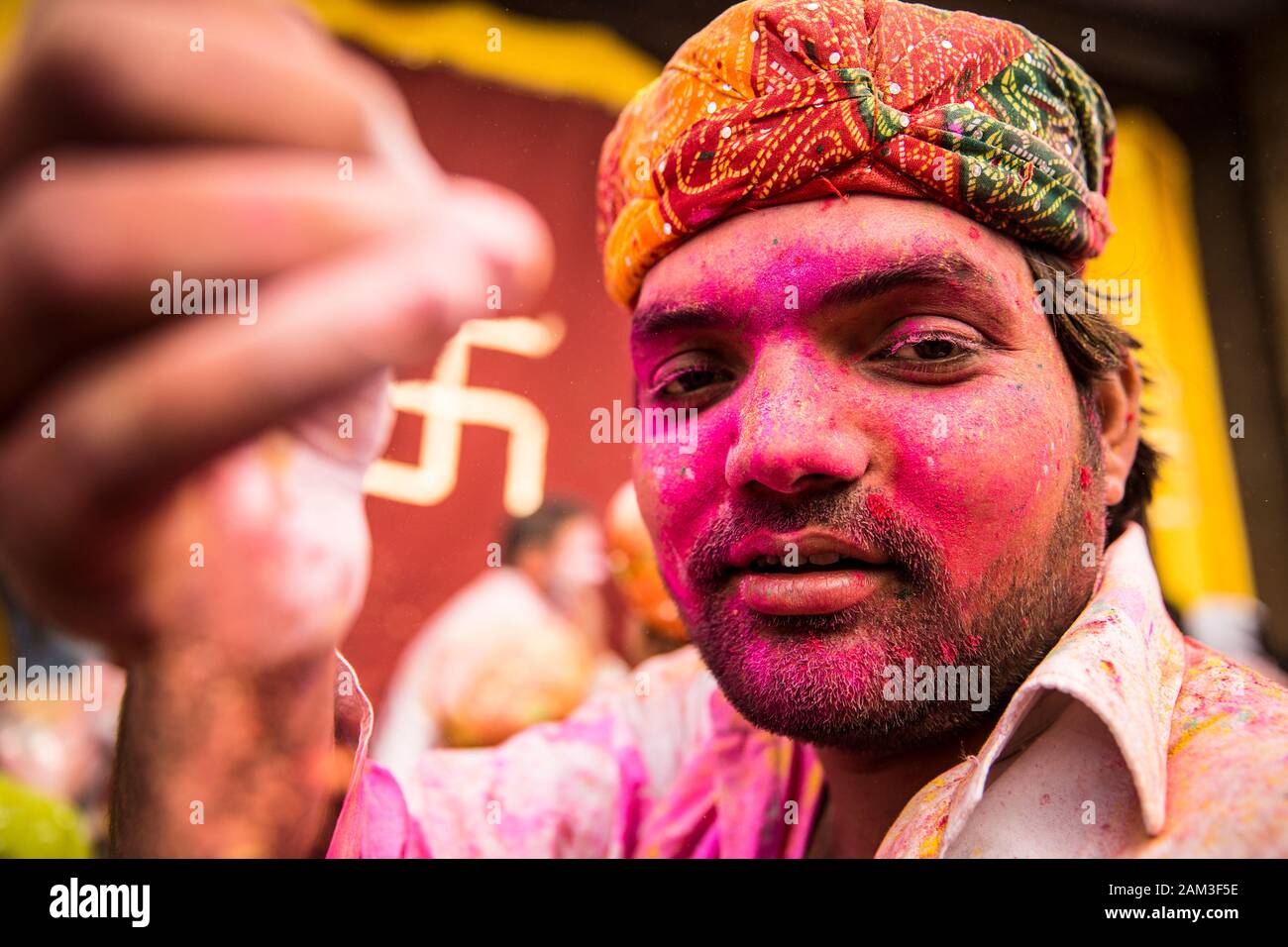 Holi man indian gulal hi-res stock photography and images - Alamy
