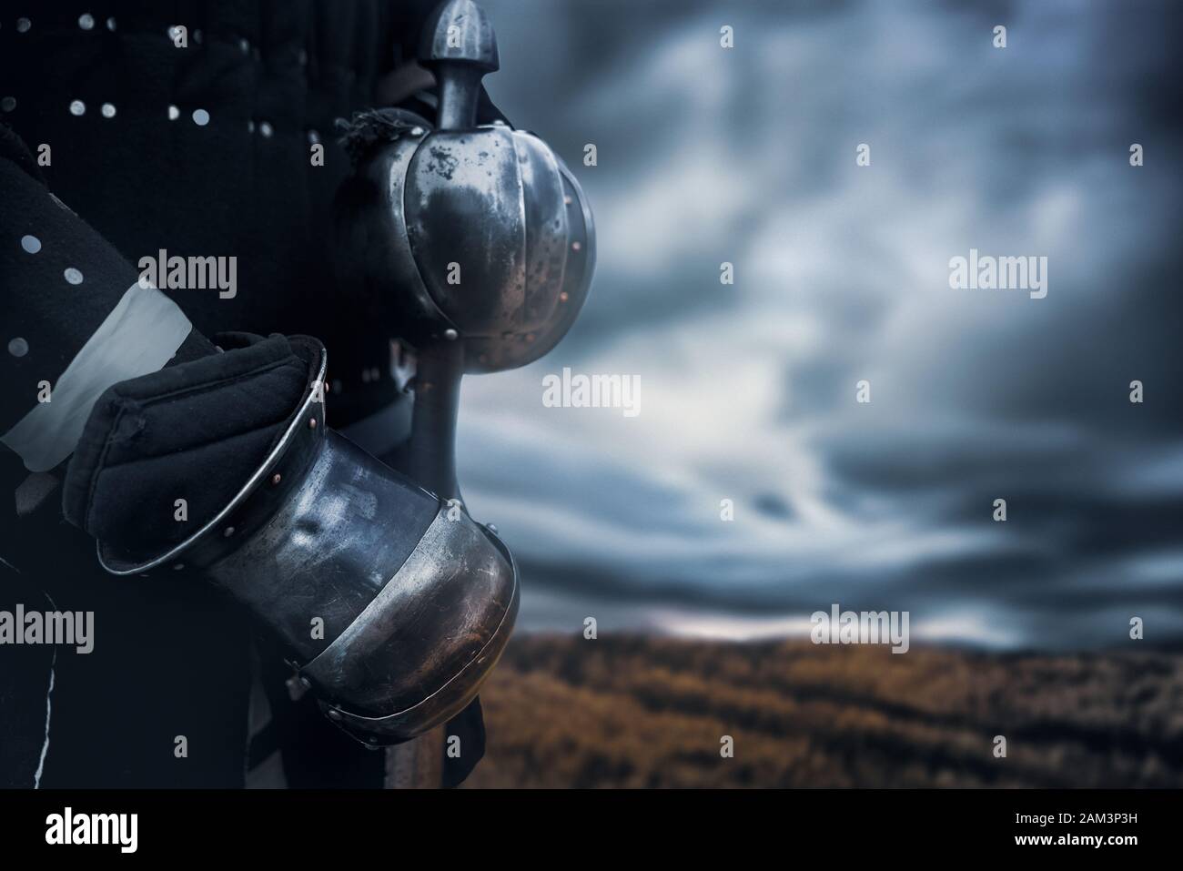 Blue medieval knight in armor hi-res stock photography and images - Alamy