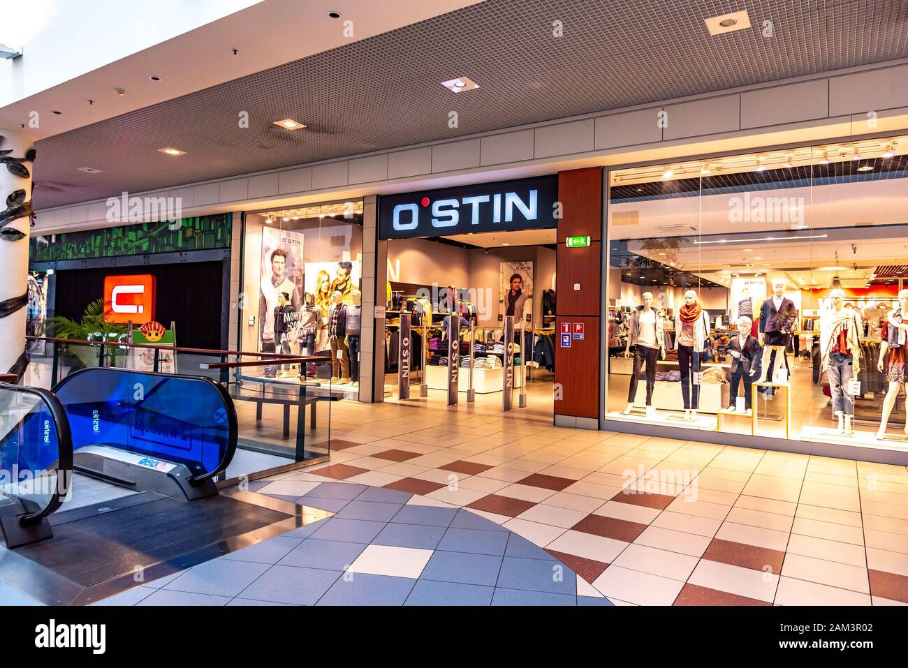 Modern shopping mall Stock Photo - Alamy