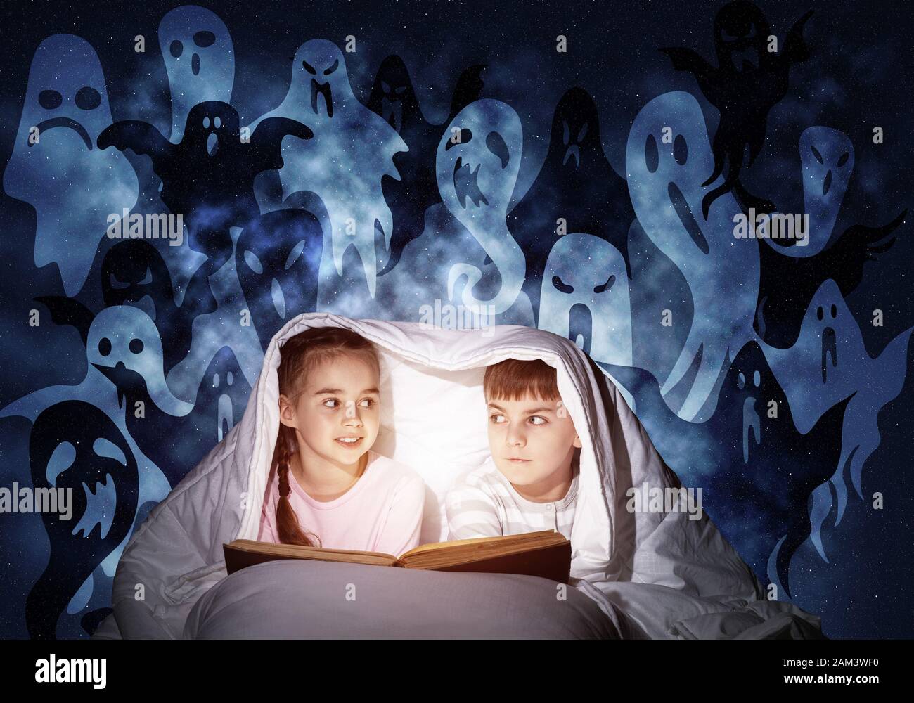 Boy bed afraid hi-res stock photography and images - Alamy