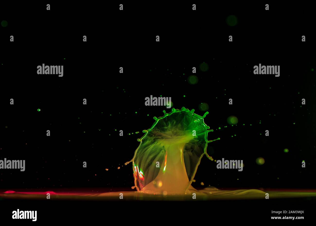 Colliding drops hi-res stock photography and images - Alamy