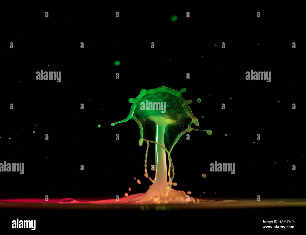 Colliding drops hi-res stock photography and images - Alamy